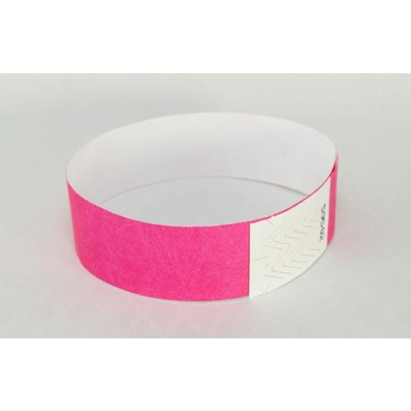 再入場の際の管理にとても便利な商品です。チケットですとお客様にその都度提示していただく必要がございますが、リストバンドですと目視できますので、お客様は手首をかざすだけ済みます。人数カウントにも便利で最初に用意していたリストバンドの残りで人数...