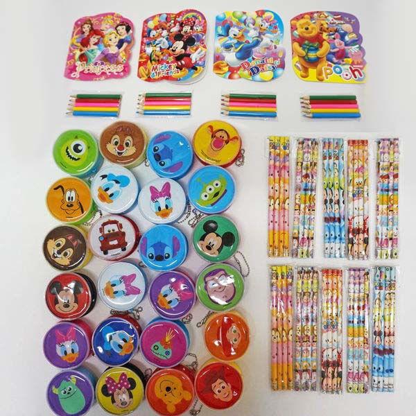 【商品番号】 No.15025  ディズニーファンシー文具色々当る、三角くじ付抽選イベントセット73名用  【商品説明】 今人気のディズニーツムツム抽選セットです。三角くじ・抽選箱もついていて、簡単すぐに抽選会が実施できます。  【セット内...