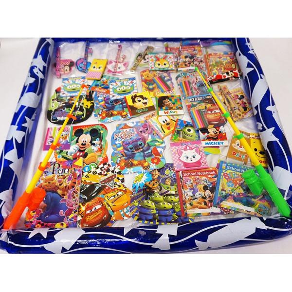 【商品番号】 No.5569　ディズニー文具つりつり大会(75名様用)【内容】 文具と釣り竿のセットです。町内会のイベントや、お店でのイベント、子供会のイベントと、お手軽にミニイベントができます。 【セット内容】 ディズニー文具 75個（デ...