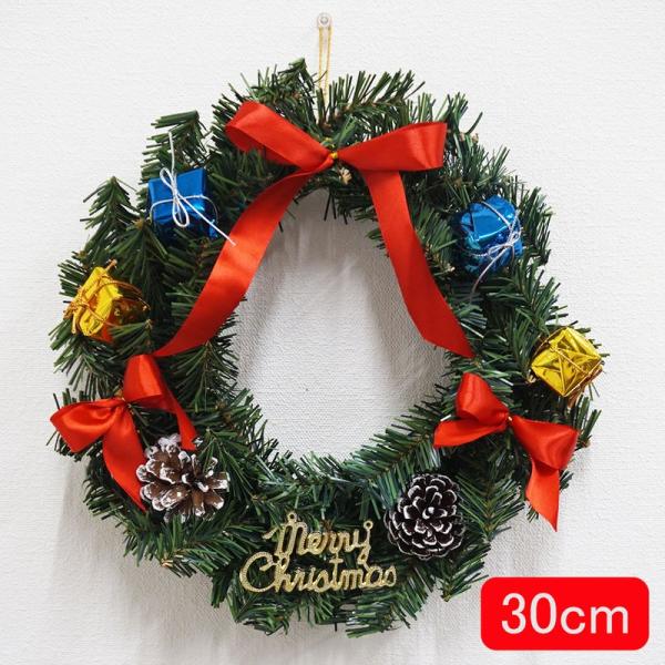 クリスマス装飾　デコレーションリース　30cm【商品番号】 No.6139【商品説明】 クリスマス気分高まる真っ赤なリボンが付いた定番デザイン！【大きさ】 直径30cm【素材】 PVC【備考】 片面、上部ひも付