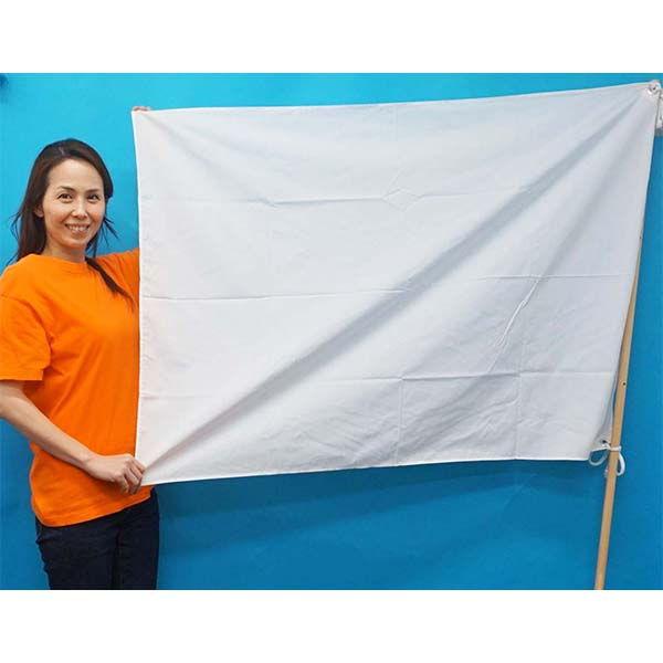 【商品番号】No.9917   学級旗　小　125cm×90cm【内容】絵具などで着色して、学級旗が作れます。 【大きさ】125cm×90cm 【素材】ポリエステル65%、綿35%【備考】三角コーナー、ハトメ、紐つき  ※棒は別売りです。