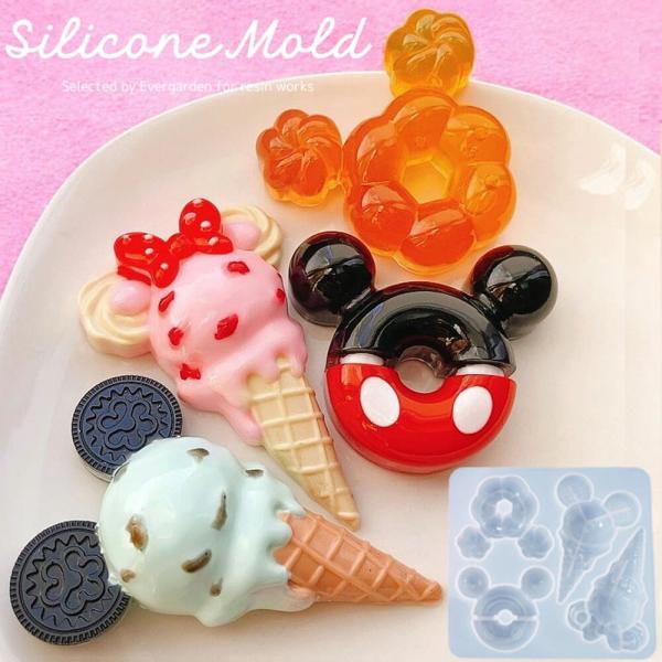 【商品情報】■商品についてかわいいネズミのカチューシャモチーフとリボン等の様々な帽子、ハートや月・星・桜・お城のパーツやネズミのシャカシャカネコが作れるシリコンモールド３個セットです。 キーホルダーやアクセサリーパーツにもピッタリ♪ プレゼ...