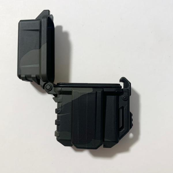 格をワンランク上昇させる、オイルライターケースワンタッチで静かに開閉が行えるZIPPOライター専用の「オイルライターケース」は、ゴムパッキンを取り入れた設計で気になるオイルの揮発を抑えることが可能。丈夫な耐熱強化ポリマー素材で耐久性があり、...