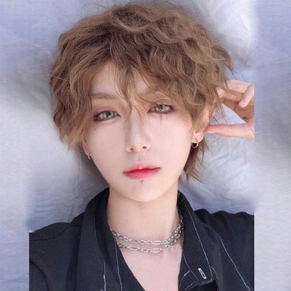 [ セット内容 ]ウィッグ/ヘアネット【※こちらの商品は、個人差等ございますので、商品ご到着後、お客様ご自身より手くしやカット等多少の調節が必要な場合もございます。】「記載のないアクセサリー、小物等は付属しません」[ カラー ]ブラウン[ ...