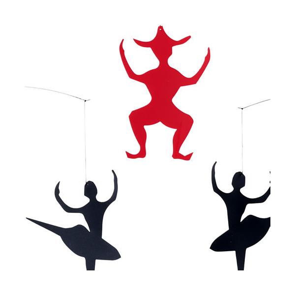 アンデルセンのバレエ団童話作家として有名な「ハンス・クリスチャン・アンデルセン」。彼はバレエ学校に在籍していた事もある程、バレエの世界にも魅了されていました。そんな彼が製作した切り絵に基づき作られたのが、このモビール。風をうけたバレリーナは...