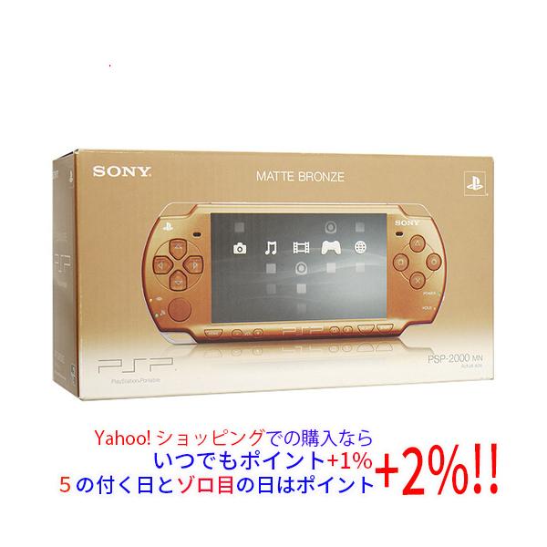 【商品名：】SONY PSP マット・ブロンズ PSP-2000 MN バッテリーなし 本体いたみ 元箱あり　／　【商品状態：】動作確認済の中古品です。／／※本体に割れ・キズ・汚れなどの傷みが見られます。／／※中古品ですので、傷、汚れ等がご...