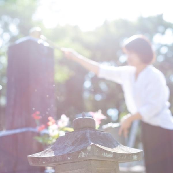 ≪≪≪　お墓参り代行サービスの詳細　≫≫≫様々なご事情でお墓参りに行かれない方に代わり弊社の墓石洗浄技師が大切なお墓のお掃除とお参りをさせていただきます。■ご注文：オプション選択でお墓の場所等の詳細やご希望内容を明記の上、ご注文ください。 ...