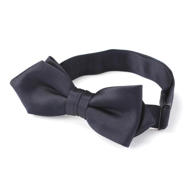 シンプルで、確かな品質の蝶ネクタイが洗練された大人に。■ 品質：シルク50%,キュプラ50%(日本製)■ 縫製：日本製■ サイズ：タテ5.0cm×ヨコ11cm■ 色：紺、濃紺、ネイビー、ダークブルー、ミッドナイトブルー■ 仕様：ホック式、首...