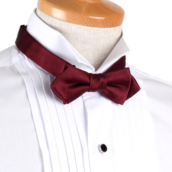 シンプルで、確かな品質の蝶ネクタイが洗練された大人に。ぜひ高級シルクの光沢感と質感を身につけて下さい。■ 品質：シルク50%,キュプラ50%交織(富士吉田産地)■ 縫製：日本製■ サイズ：タテ5.0cm×ヨコ11cm■ 色：エンジ、ワインレ...