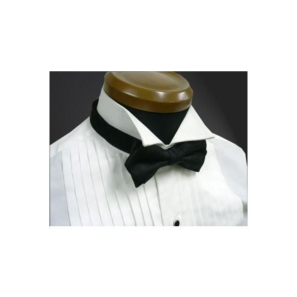 国産シルク100%黒のジャガード織りシックな蝶ネクタイです。■ 品質：シルク100%(日本製)■ 縫製：日本製■ サイズ：タテ5cm×ヨコ11cm■ 仕様：ホック式、首ひも23cm〜43cm調節可能■ 色：黒、ブラック■ コンテンツ：蝶ネク...