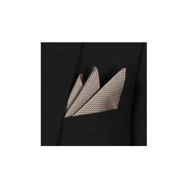 フォーマルベストセット VS-303とお揃いのポケットチーフになります。ネクタイ地ですので、厚みとハリのあるしっかりした生地感です。大きさ:23cm×23cm素材:シルク100%生地、縫製ともに日本製端始末：千鳥掛けもしくはミシンステッチ(...