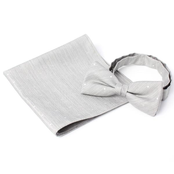 1740年創業、英国の老舗シルクテキスタイルファクトリー バーナーズ社（VANNERS）の高級生地を使い国内のタイ専門工場で縫製。生地、縫製共に確かな品質。リネンのように織りムラをわざと出すことで、爽やかさと軽やかさを演出。ただし、表面はシ...