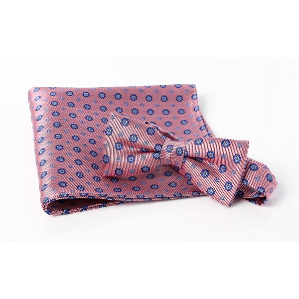 リゾートやレストラン、ガーデンでのカジュアルなパーティでつけたくなるような爽やかなシルク蝶ネクタイ。イギリスの世界的なシルクファクトリー「VANNERS]からEXCYフォーマルコレクション別注色の特別な生地を使用しております。花をモチーフに...