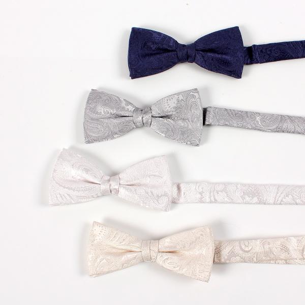 タキシードにぴったりなペイズリージャカードのシルク蝶ネクタイ。プリントではなく織りによるペイズリー柄なので、生地に厚みがあり、高級感と上品さが如実に表れています。ペイズリーは柄物の蝶ネクタイとしては一番人気がございます。 ご新郎衣装としても...