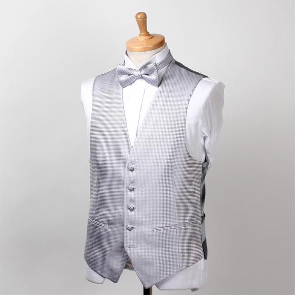 世界屈指のシルク織物メーカーの英国VANNERS(バーナーズ)の特注生地を使用したベスト、ボウタイ、チーフの3点セット。結婚式、披露宴、社交界、パーティーと全てのオケージョンに着ても恥ずかしくないフォーマルベストです。縫製においても、弊社が...