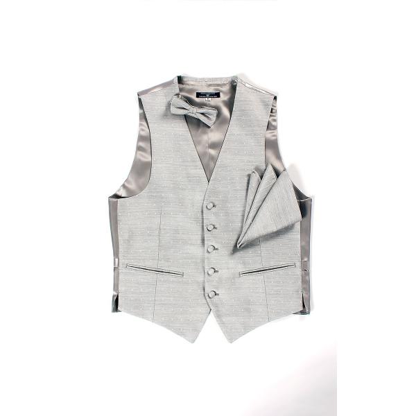 世界屈指のシルク織物メーカーの英国VANNERS(バーナーズ)の特注生地を使用したベスト、ボウタイ、チーフの3点セット。リネンのようなムラ感とドット柄の生地が爽やかなで、決めすぎない印象を与えます。リゾートやレストランでの結婚式や2次会など...