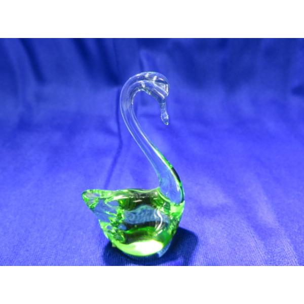 微笑みの国タイで丁寧に手作りされたガラス細工です。透き通る美しいタイガラスは芸術的で繊細。お部屋にひとつあるだけであたたかくおしゃれに…♪サイズ　幅　50ｍｍ　　高　70ｍｍ材　質　タイガラス製造国　タイ※商品は現地の職人が１つ１つ手作りで...