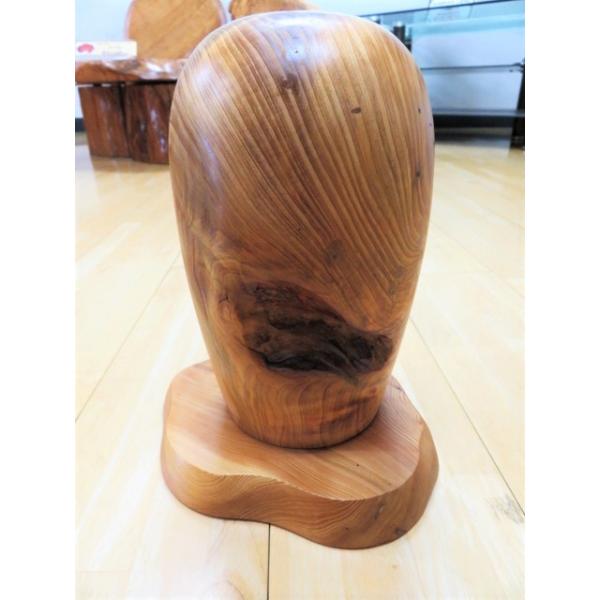 屋久杉　壺　台付き樹齢1000年以上の屋久杉は長寿の木として縁起が良いので、お祝い事の贈り物、またはお祝い返しなどにも最適です。素材によっては脂を滲みだすことがあります。常にから拭きをしていると尚一層の色艶を出し、美しい木目になります。自然...