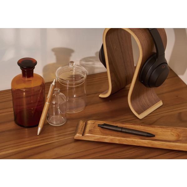 ウイスキーを熟成した樽材をペン軸に再利用した「ピュアモルト」シリーズの、“クセになる、なめらかな書き味。”の「ジェットストリーム」リフィル搭載モデルです。■樽材を全体に使用した素材感を楽しめる新設計の一本なめらか油性インク「ジェットストリー...