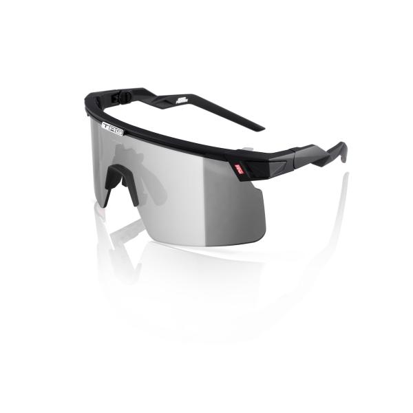 フレームカラー　ブラックマットレンズカラー　　シルバーミラー特定ジャンルに限定されないオールラウンドスポーツサングラス。未来志向の強いエッジとTAGならではの独創的な技術力で作られており、34gの合理的な重さは様々なスポーツ活動においてずり...