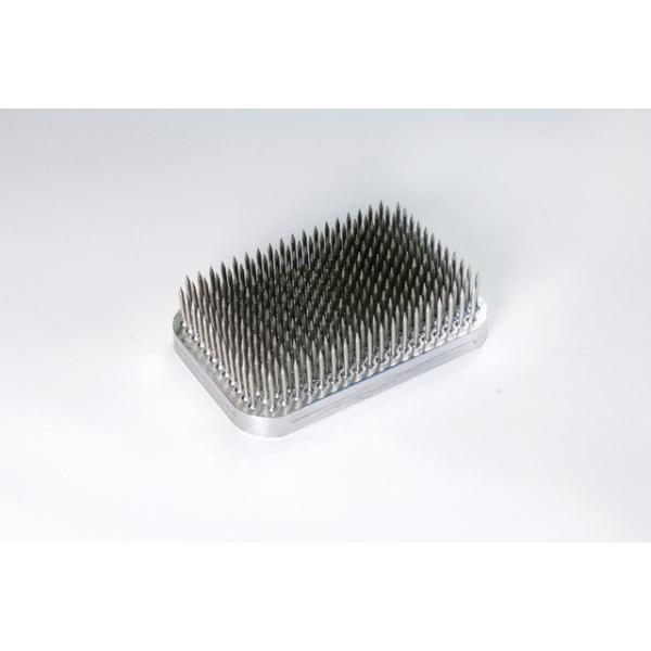 サビにくいステンレス針！台には、取り外し可能なゴム付き。使用時に安定させ、花器を傷つけにくくします。サイズ：約83×58×H21mm剣山本体：鉛針：ステンレス●針の先は鋭利で危険ですので、手や指をキズつけないよう、充分ご注意下さい。●放置し...