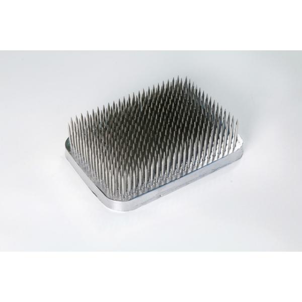 サビにくいステンレス針！台には、取り外し可能なゴム付き。使用時に安定させ、花器を傷つけにくくします。サイズ：約97×72×H24mm剣山本体：鉛針：ステンレス●針の先は鋭利で危険ですので、手や指をキズつけないよう、充分ご注意下さい。●放置し...