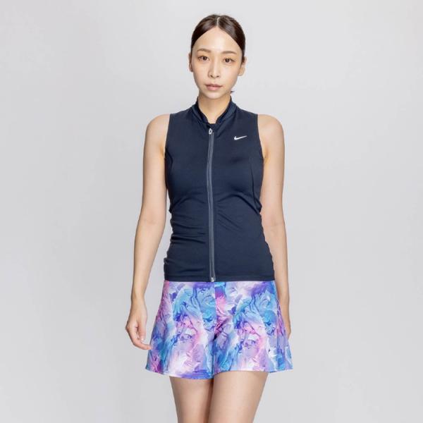 骨格ウェーブタイプの方におすすめ、セパレートタイプのフィットネス水着。上半身を可愛く引き立てる立ち襟のトップスとゆったりフレアシルエットの2in1で脚をすっきりカバー。トップスはジッパー付きで着脱が簡単、めくれ防止のスナップボタンでトップス...