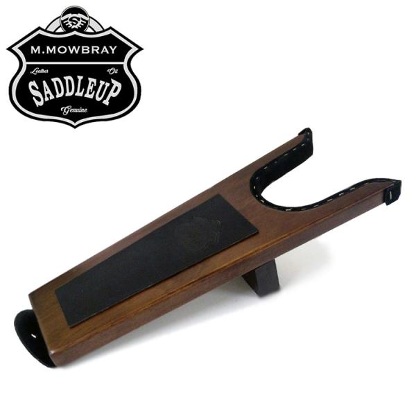 Saddle Up Bees Boots JackSADDLEUP からブーツジャックが限定発売。ブランドのロゴをあしらったレザーをステップに入れ、深みのある塗装で仕上げました。SADDLEUP の世界観として、ブーツというアイテムにアプロ...