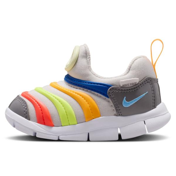 柔軟性に優れた自然な履き心地。子どもは止まることなく足を動かし続けてほしい。そう願うNikeは、簡単に遊びに出かけられる方法を見つけました。このシューズは、シュータンとシューレースをつかみやすく、とても簡単に着脱できるデザイン。足の甲から裏...