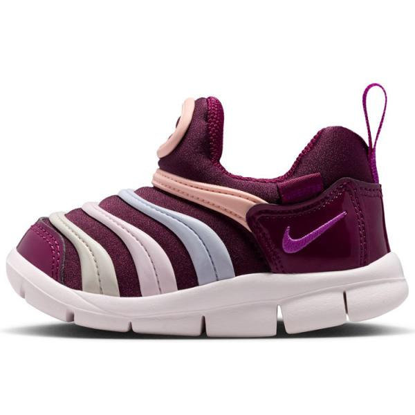 小さな足に、柔らかで自由な履き心地。子どもは止まることなく足を動かし続けてほしい。そう願うNikeは、簡単に遊びに出かけられる方法を見つけました。 このシューズは、シュータンとシューレースをつかみやすく、とても簡単に着脱できるデザイン。 足...