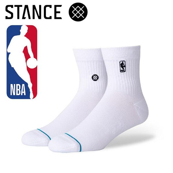 シンプルでクリーンなデザインが人気の定番モデル。ソリッドカラーのシンプルなデザインにNBAのオフィシャルロゴをあしらった人気モデル。贅沢な素材、ソフトな履き心地、優れた耐久性。幅広いシーンでお使いいただけます。シーンを選ばず使える足首までの...