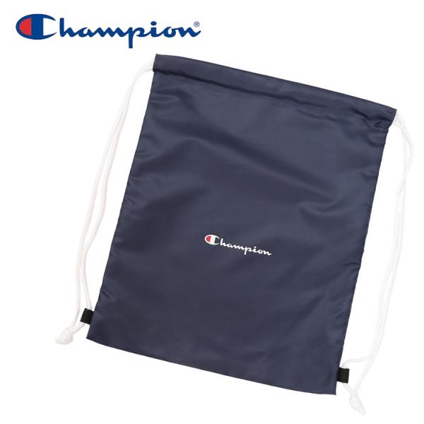 軽量なポリエステル素材を使用したランドリーバッグです。バックパックやスポーツバッグの中での荷物の小分けや、練習後のウェアを入れるなど、いろいろな使い方ができる便利なアイテムです。正面にChampion（チャンピオン）ロゴをプリントしています...