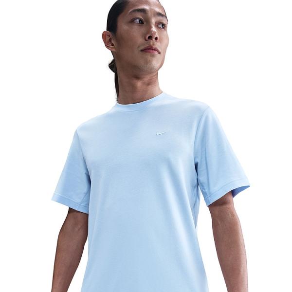 ラン、フィットネスバイク、リフト、ストレッチなど、どんなワークアウトでも、速乾性に優れたプライマリー トップが体をしっかりカバー。 柔らかくて快適な着心地を追求したデザインで、脇下の通気孔によりトレーニング中も涼しい着心地が持続します。本体...