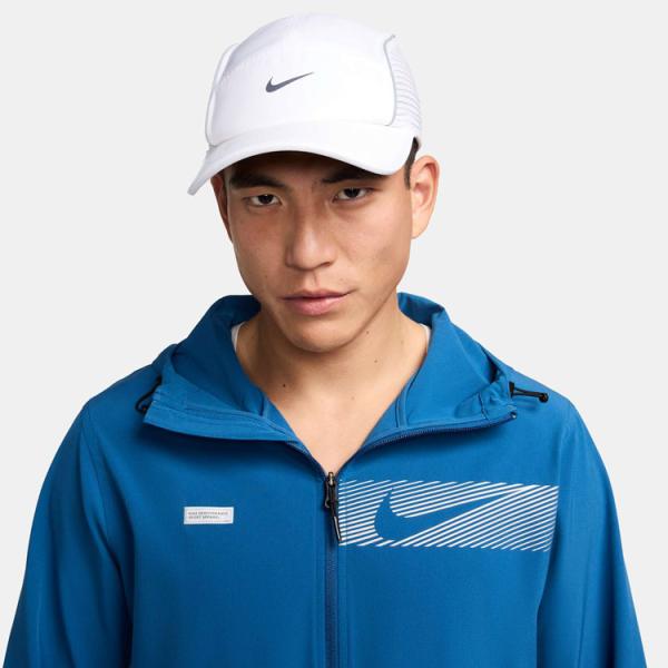 ナイキ フライ キャップで、フィットネスをレベルアップ。 浅めのデザインとスポーティーなフィット感は、ワンランク上のラン、リフト、エクササイズクラスに最適です。 速乾性に優れた素材とAeroAdaptサイドパネルで、さわやかで涼しい状態をキ...