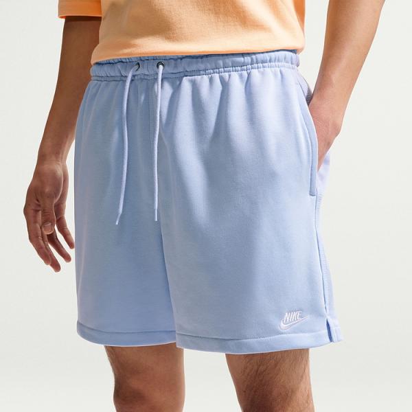 ナイキ クラブの軽量フレンチ テリー フロー ショートパンツで、スタイリッシュで快適に一日を過ごそう。ヒップと太もも部分がゆったりとしたデザイン。日差しの下で過ごす日のTシャツとのコーディネートに最適です。適度な厚みのフレンチテリー素材(内...
