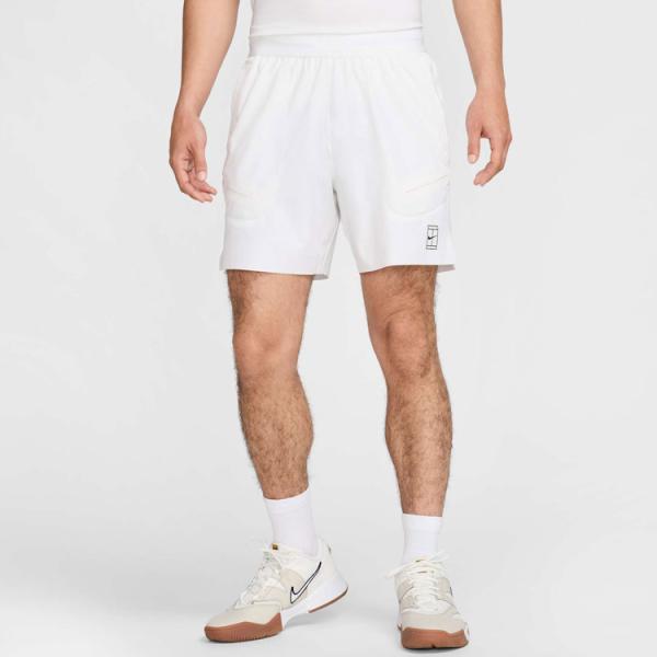 股下15cmのこのアドバンテージ ショートパンツは、ウェアに気を取られることなくハードにプレーするためのアイテム。軽量で通気性に優れ、4方向に伸縮する素材を使用しています。プレー中にテニスボールを安全に収納できる特別なポケット付き。特長Ni...