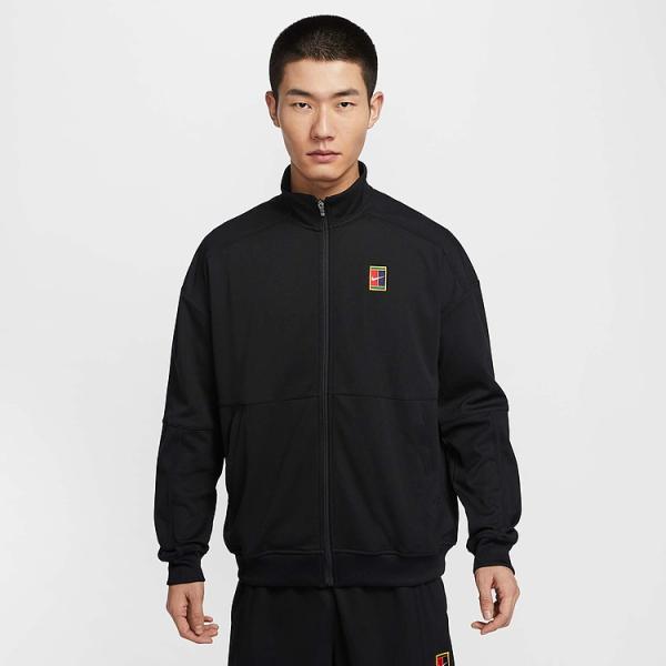 このヘリテージ テニスジャケットなら、試合前後にクラシックで快適な装いを楽しめます。柔らかいピーチ加工の素材を使用。しっかりとした構造の襟と、レトロなNikeCourtパッチが特徴です。特長内側にピーチ加工を施した柔らかいポリニット素材を使...