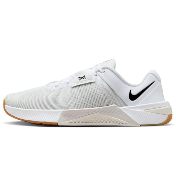 メトコン10でクロストレーニングをパワーアップ。抜群に頑丈なHyperliftプレートで、重いウェイトを持ち上げる時の安定性を最適化するとともに、反発力に優れたReactXフォームで可動性を高めました。メトコン9よりもエネルギーリターンをア...