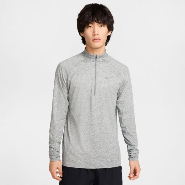 ランナーの意見を取り入れ、ナイキストライドのマストアイテムを機能性に重点を置いて一新しました。摩擦を軽減し、通気性を高めた軽量のミッドレイヤートップスです。速乾性に優れ、紫外線をブロック。自分のペースに集中できます。本体:ポリエステル 88...