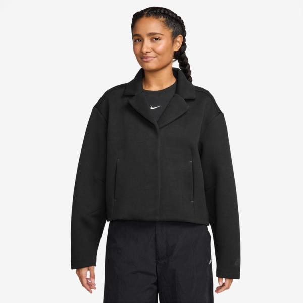 内側も外側もなめらかな素材を使用したテック フリース ジャケット。隠しスナップボタンでさまざまなアレンジが可能。さらに、洗練されたミニマルなスタイルを演出できます。コットン53％、ポリエステル47％背面はリブ仕様立体縫製の袖ポケットゆったり...