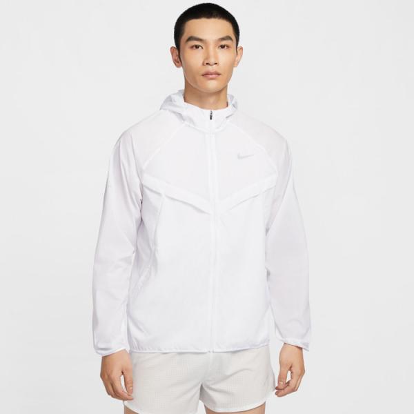 ランナーの意見を取り入れ、ナイキ ストライドのマストアイテムを機能性に重点を置いて一新しました。 軽量で撥水性とUVブロック機能を備えたこのジャケットは、ジャケット自体をポケットに収納して持ち運ぶことができ、あらゆる天候に対応します。本体:...