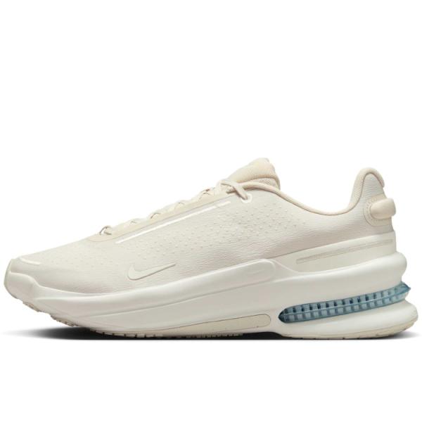 通気性、軽量性、耐久性を実現。アップターン SCは、風通しの良いメッシュ、クッション性に優れたミッドソールに加え、ヒールに大きめのZoom Airを搭載。さっと履いて出かけるのに最適なシューズです。特長軽くて通気性の高いメッシュのアッパー。...