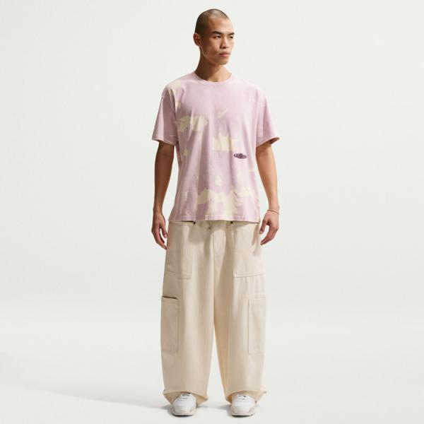 クラシックでありながらカジュアルなこのTシャツは、ゆったりとしたフィット感が特徴。適度なボリュームのコットンを使用し、柔らかくややしっかりとした肌触り。耐久性に優れ、毎日着ても快適です。本体:綿 100%【メーカー取り寄せ商品】 こちらの商...