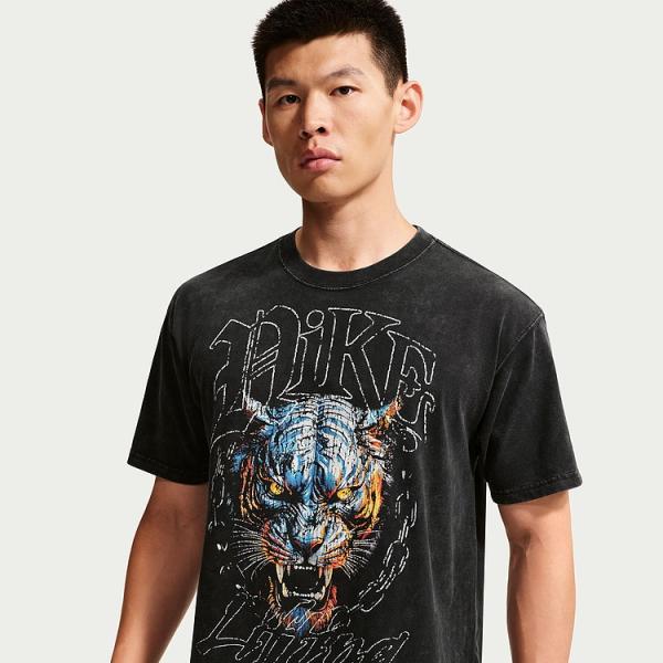 柔らかく適度なボリュームのコットン Tシャツ。ゆったりとしたフィット感とビンテージ風のウォッシュ加工で、快適なスタイルと着心地を実現しました。本体:綿 100%【メーカー取り寄せ商品】 こちらの商品はメーカー手配の為、完売の場合もございます...