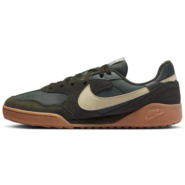 ラグと機能的なスパイク形状を採用したカップアウトソールのデザインで、優れたトラクションを発揮。フレックスグルーブ（ソールにある溝）が、耐久性を損なうことなく一日中快適な履き心地を提供。More Detailsパッド入りの履き口フォームミッド...