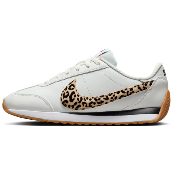 70年代のランニングスタイルをイメージした、広めの履き口一体型のインジェクション成型ミッドソールで柔軟性が向上アウトソールのフレックスグルーブ（ソールにある溝）が一日中快適な履き心地を実現More Detailsフォームミッドソール ラバー...