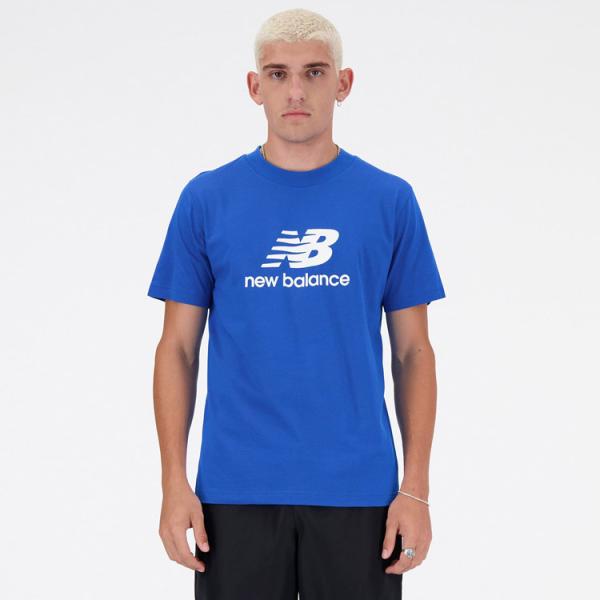 スタックドロゴが映える定番のショートスリーブTシャツ。肌触りのよいコットンを使用し、快適な着心地と汎用性のあるデザインで、スポーツからエブリディまで多彩なシーンで活躍します。【メーカー取り寄せ商品】 こちらの商品はメーカー手配の為、完売の場...