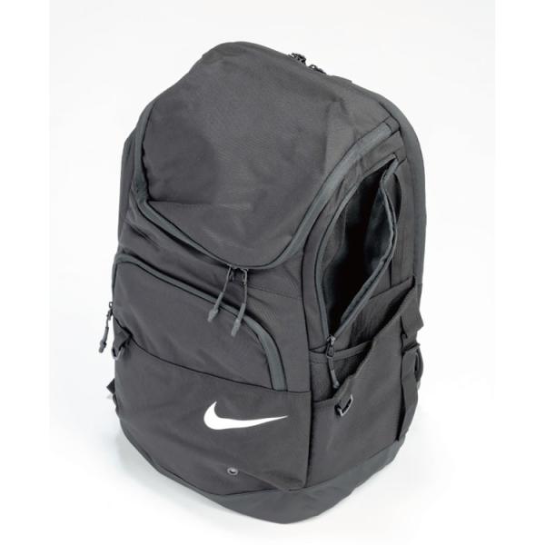 スイムトレーニングや大会での使用に最適なバックパック。バッグ上部からアクセスするメインスペースのほかに、シューズも格納できる大きめポケットも。背中にあたる部分はクッション性があり、PCが収納できるスペースも確保。35Lの大容量。本体(ポリエ...