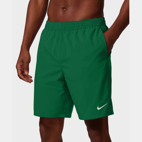 定番ボレーショーツ。適度な厚みがありデイリーユースに最適な素材を使用。付属のドローコードによりウエスト調節が可能。股下9インチ(22.8cm)。サイドポケット、ショーツ型インナーつき。本体 (ポリエステル100%)、裏地 (ポリエステル100%)