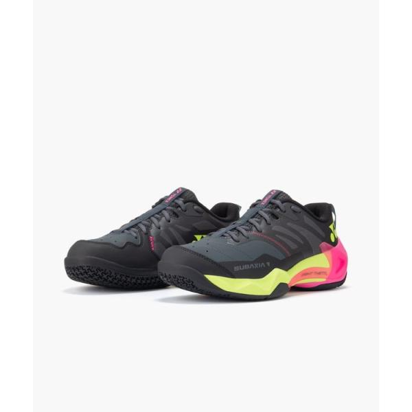 ●Grpht Thrttlの衝撃吸収と反発性能を最大限に引き出し、足元から爆発的なジャンプスマッシュを生み出す。●素材:アッパー/合成樹脂 ミッドソール/合成樹脂 アウトソール/ゴム底【メーカー取り寄せ商品】 こちらの商品はメーカー手配の為...